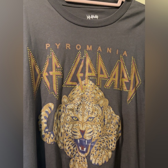 Def Leppard | Tops | Def Leppard Graphic Tshirt | Poshmark